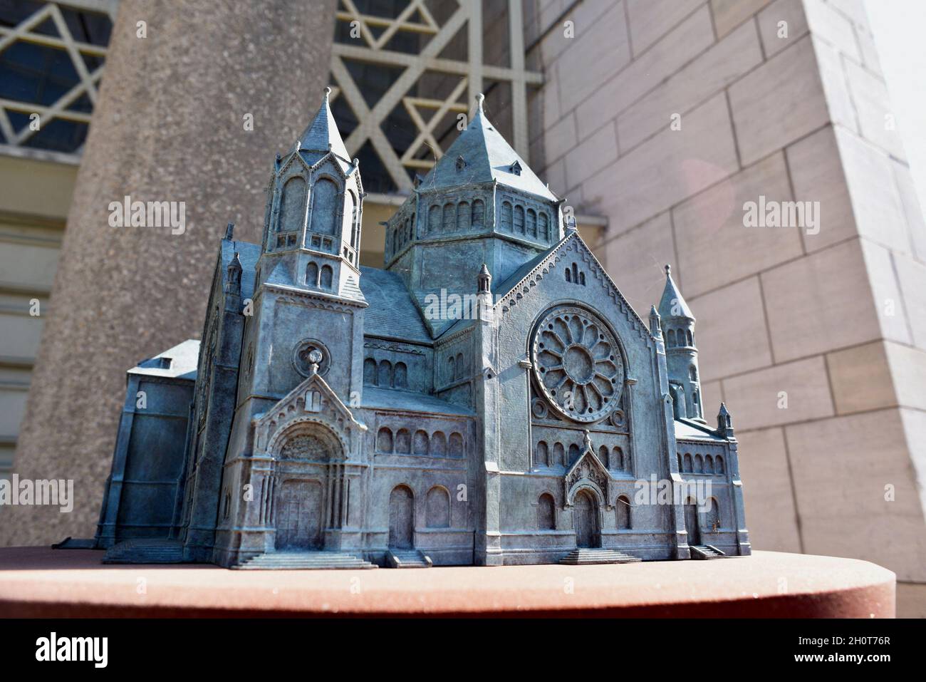 Miniature sculpture of the former consistorial synagogue on the Quai ...