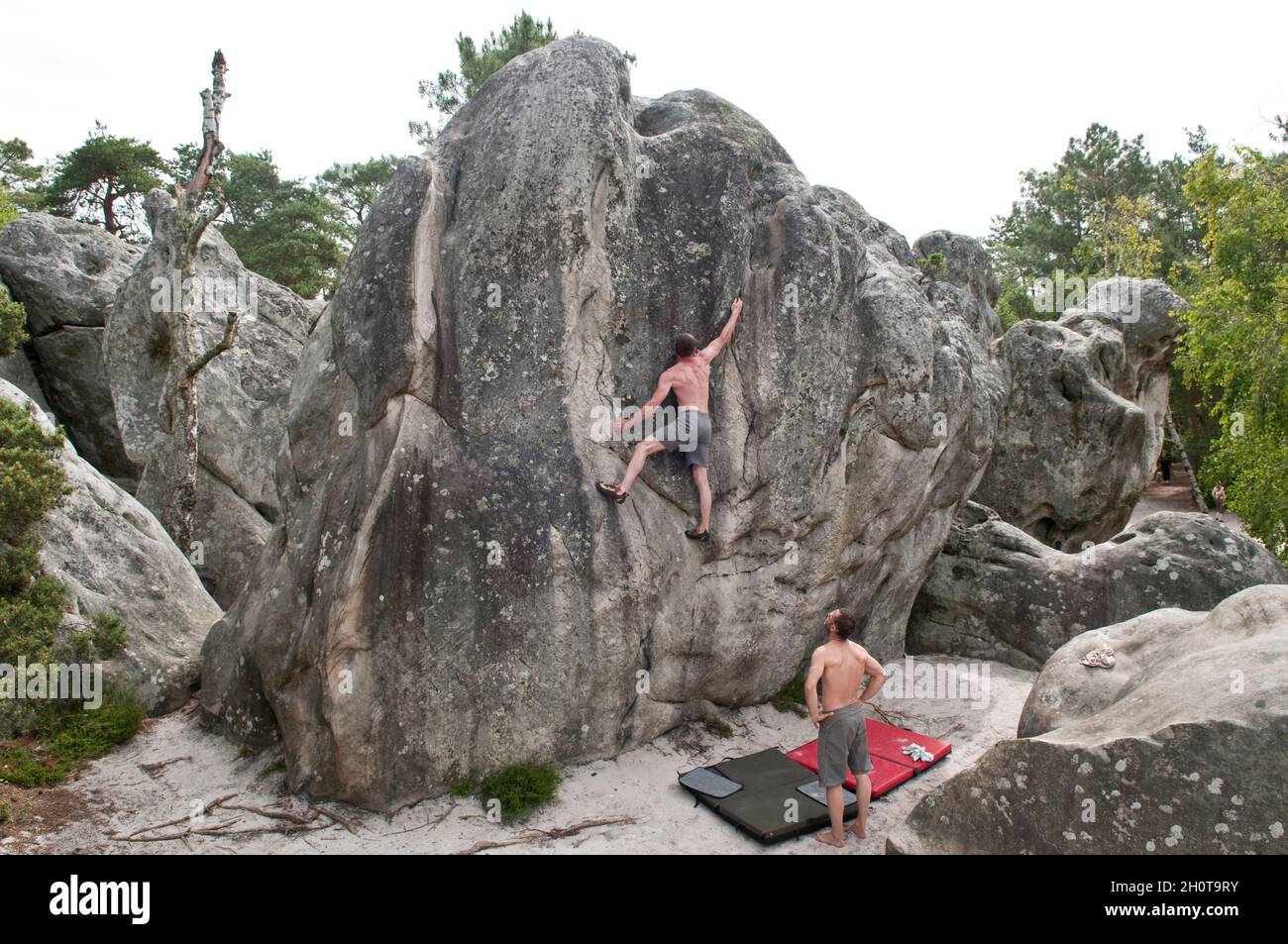 Bouldering at the rocks in the forests of Fontainebleau Stock Photo - Alamy