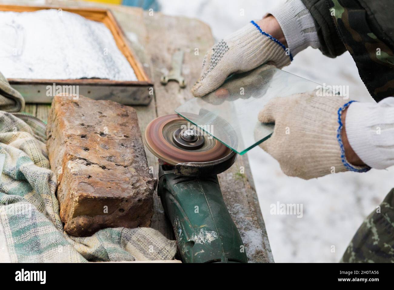 Glass processing hi-res stock photography and images - Alamy