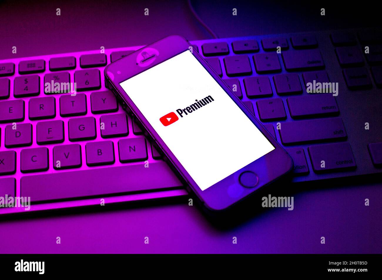 Youtube premium logo hi-res stock photography and images - Alamy