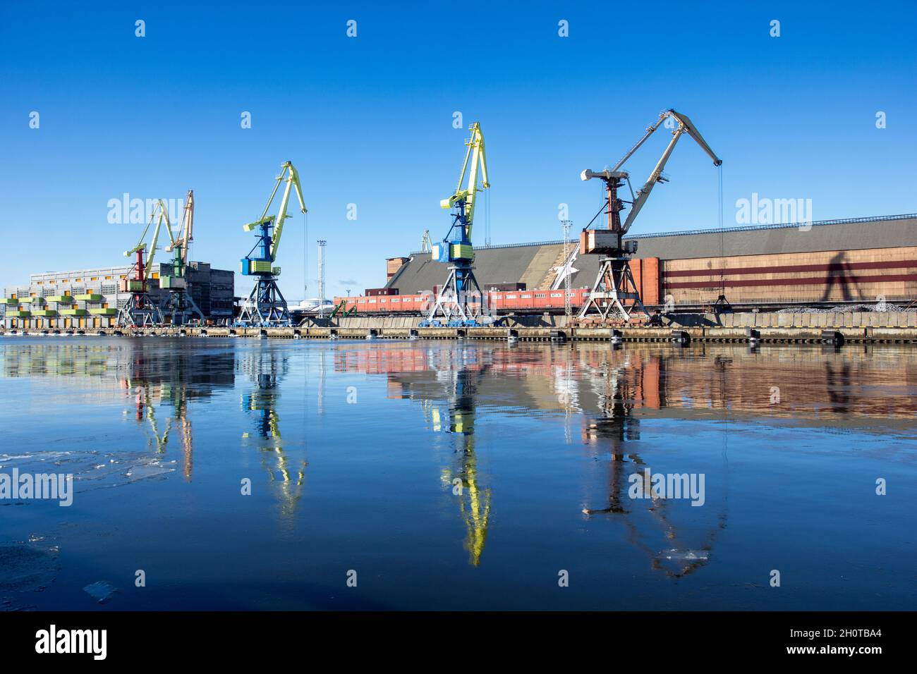 Empty city port hi-res stock photography and images - Alamy