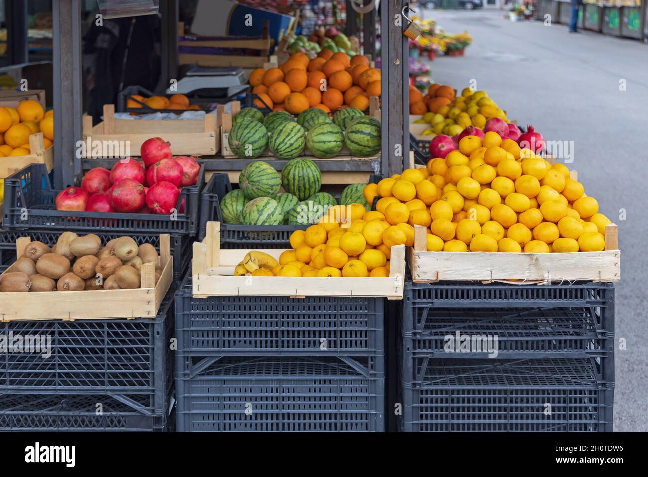 Tropical Fruits Produce at Farmers Market Stall Stock Photo - Alamy