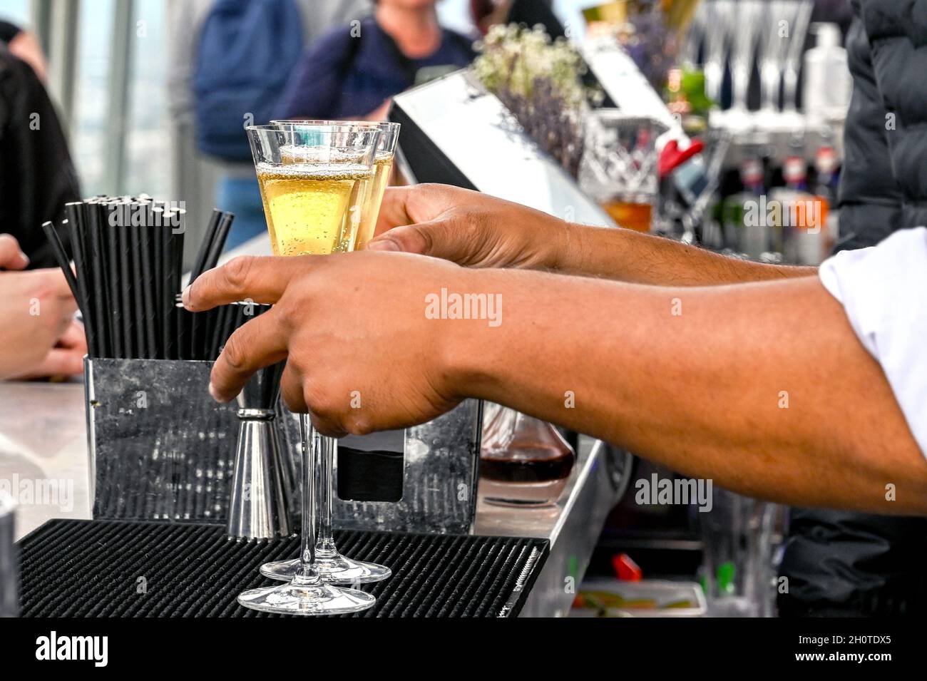 Flute of champagne hi-res stock photography and images - Alamy
