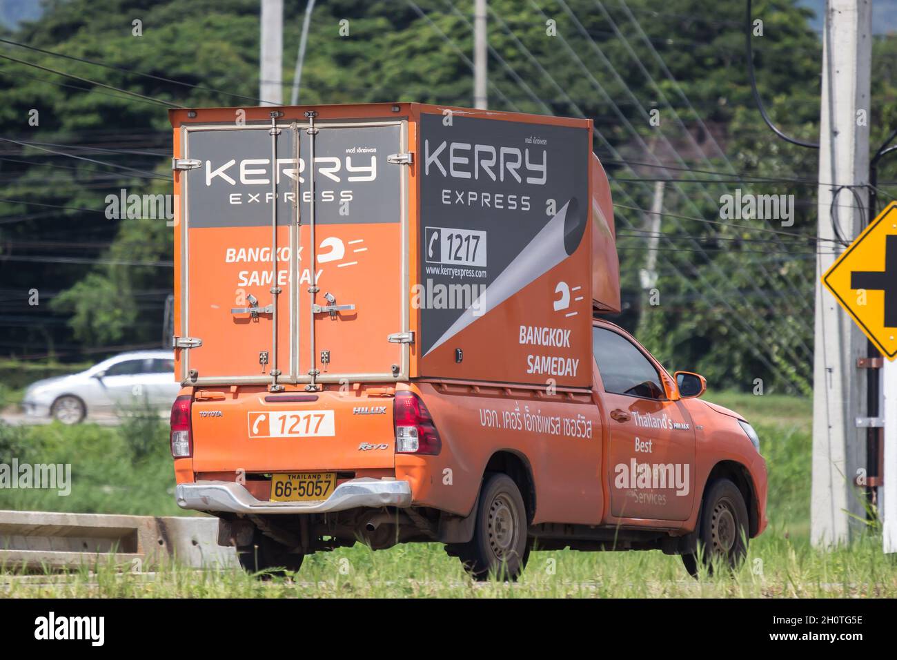 Kerry logistics truck hi-res stock photography and images - Alamy