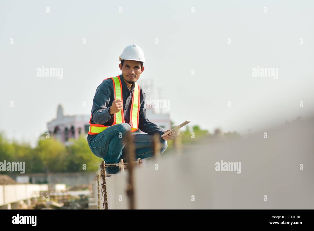 Checklist inspection tablet construction hi-res stock photography and ...