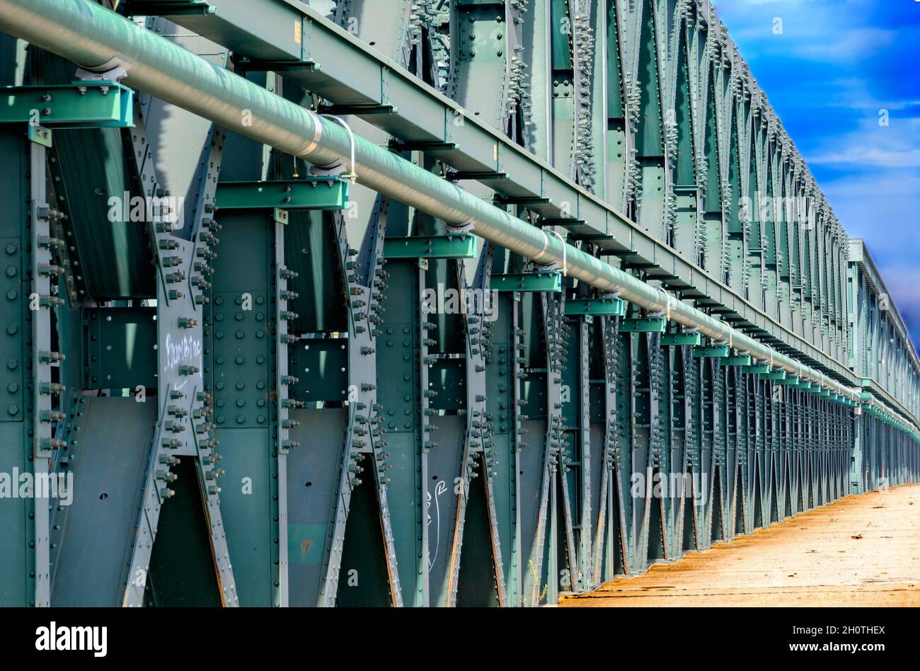 Rivets girder hi-res stock photography and images - Alamy