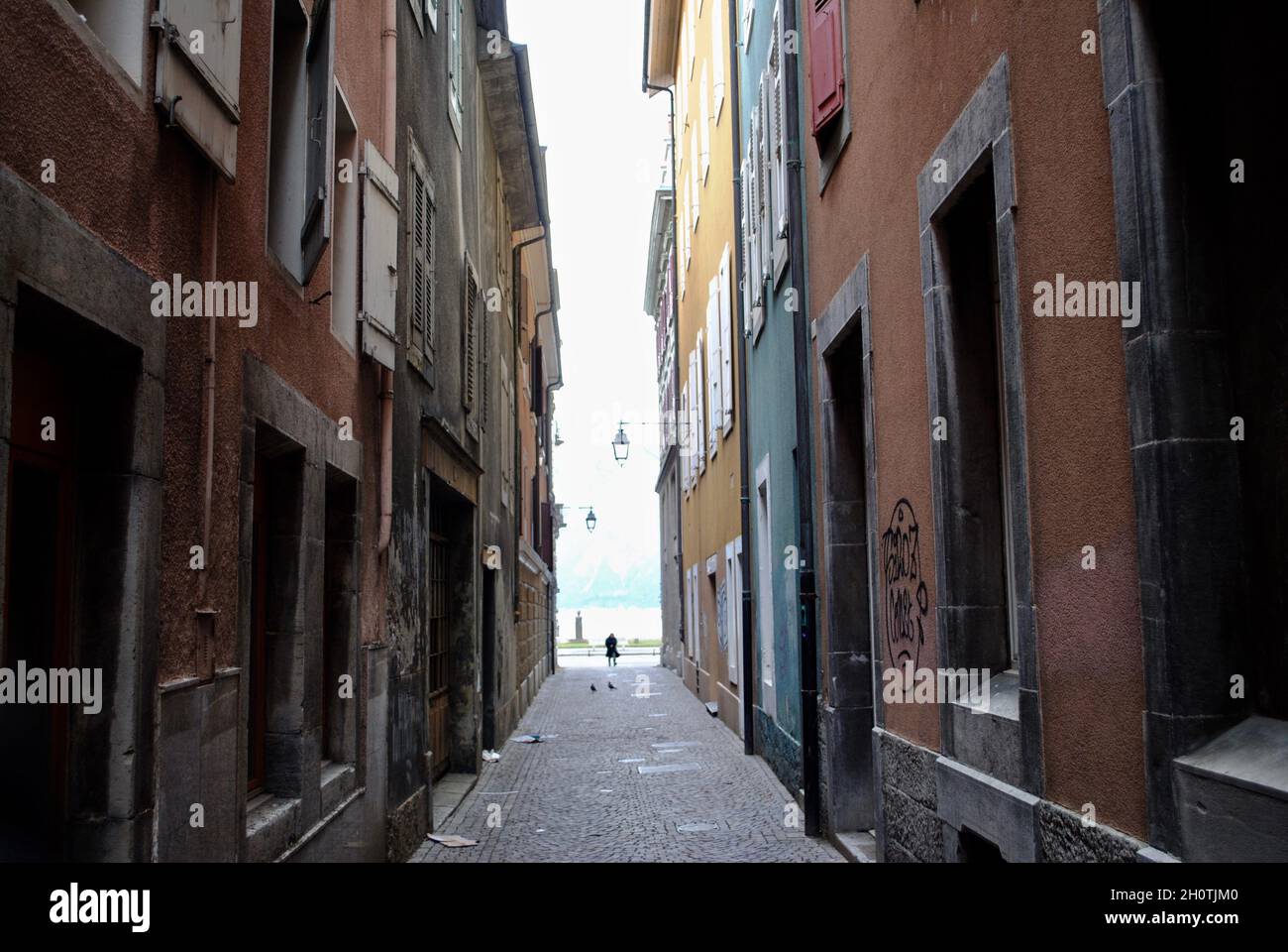 Narrow street small picturesque hi-res stock photography and images - Alamy