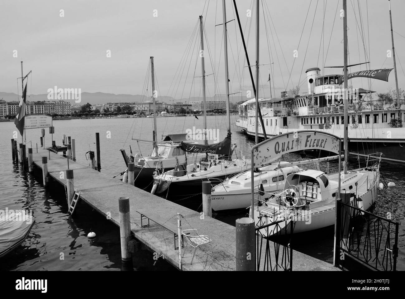 Geneva harbor boats on hi-res stock photography and images - Alamy