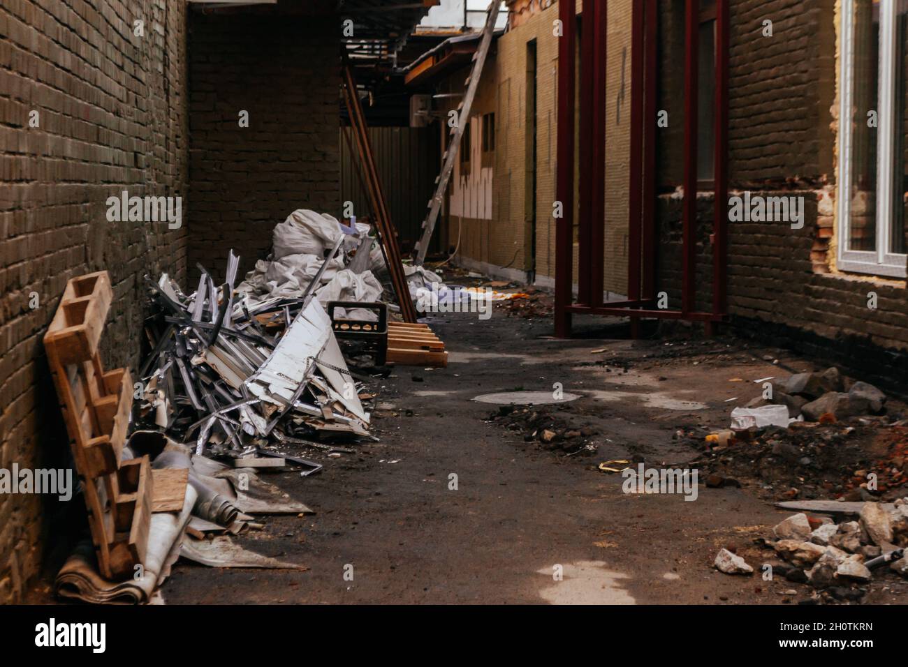 Waste between the buildings Stock Photo - Alamy