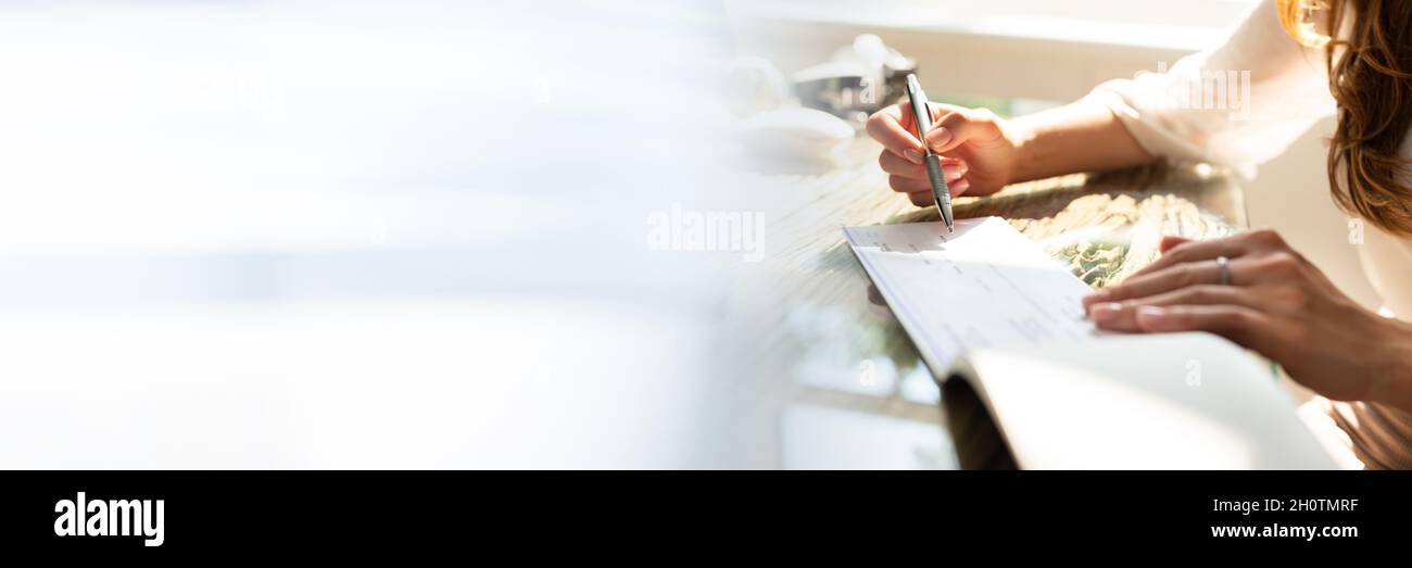 Cheque cheques hi-res stock photography and images - Alamy