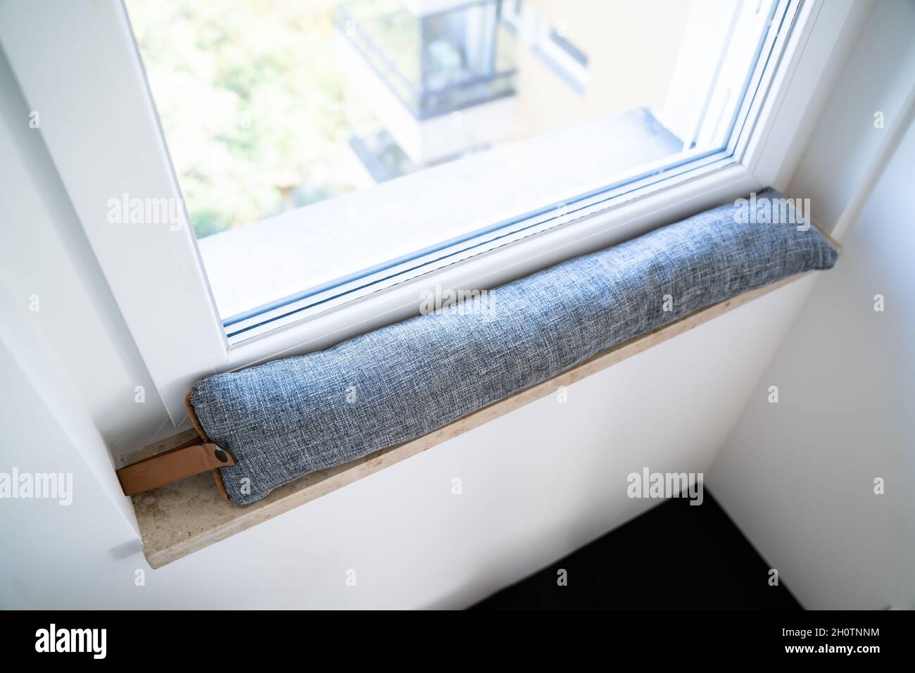 Under windows hi-res stock photography and images - Alamy