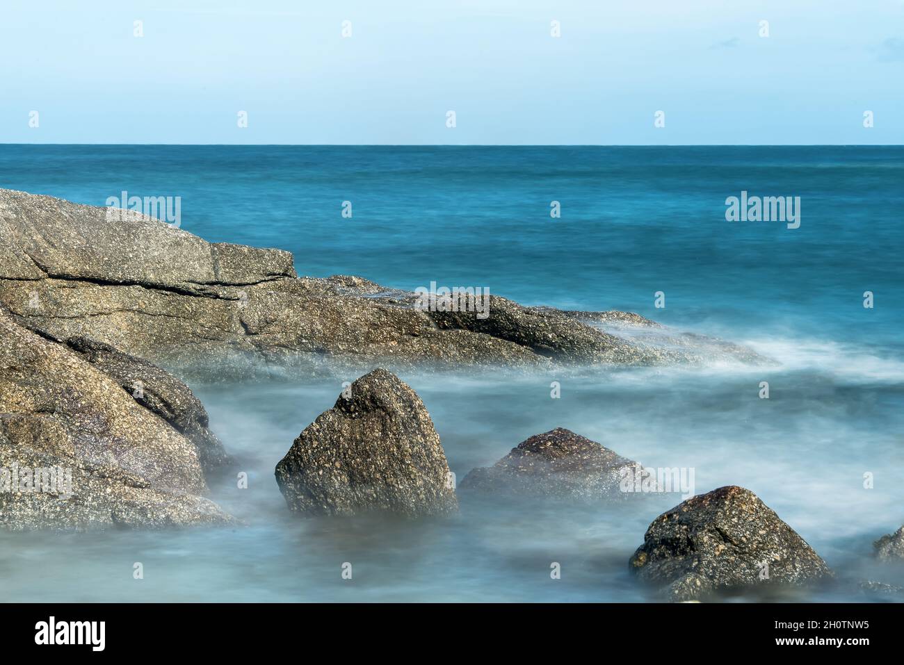 Smooth waves hi-res stock photography and images - Alamy