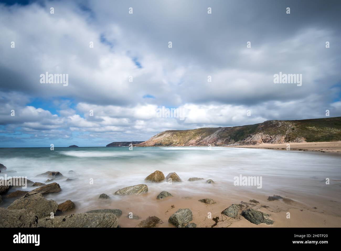Smooth waves hi-res stock photography and images - Alamy