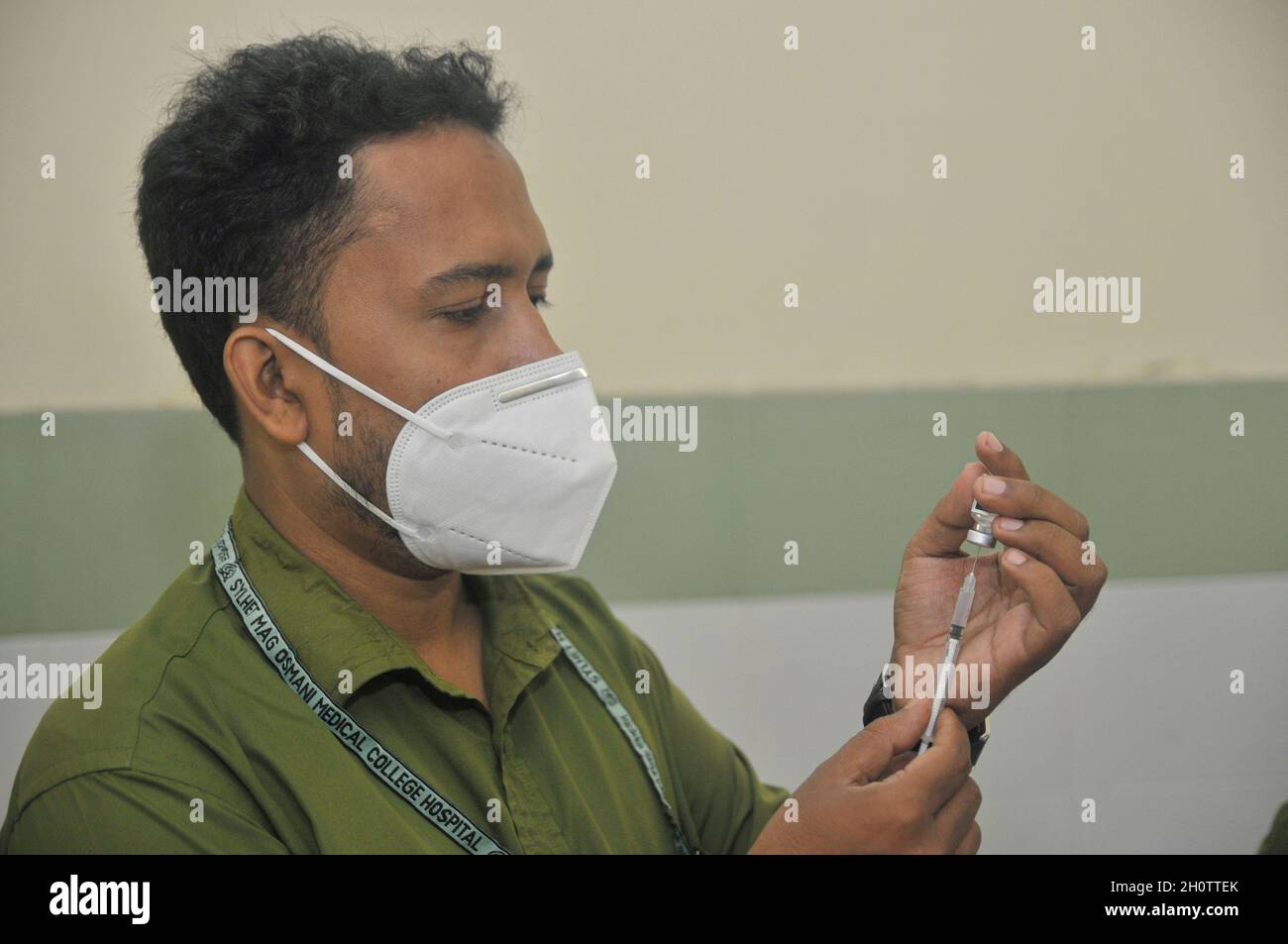 Sylhet, Bangladesh. 14th Oct, 2021. Medical staff prepare the 1st dose ...