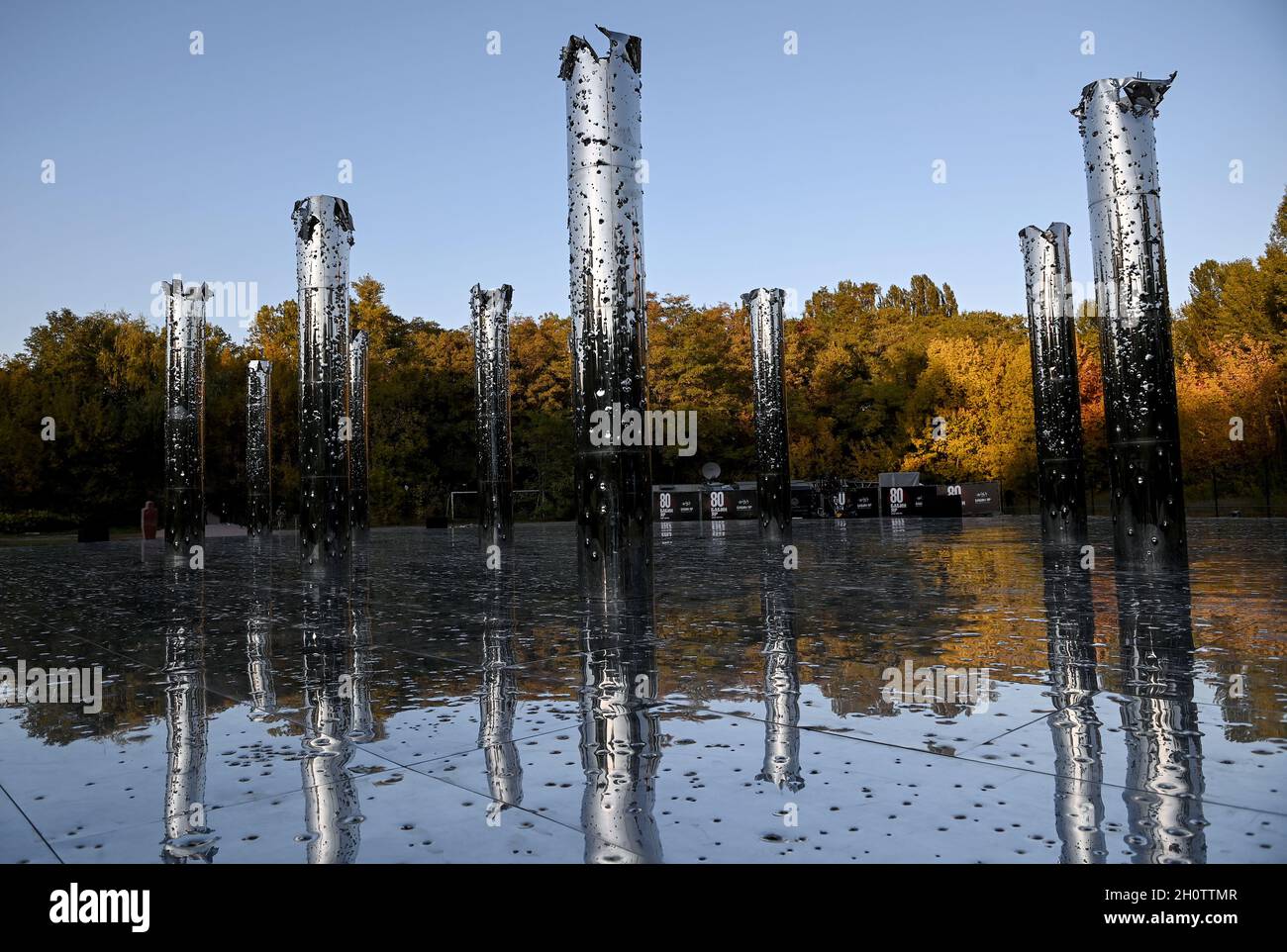 100 bullets hi-res stock photography and images - Alamy