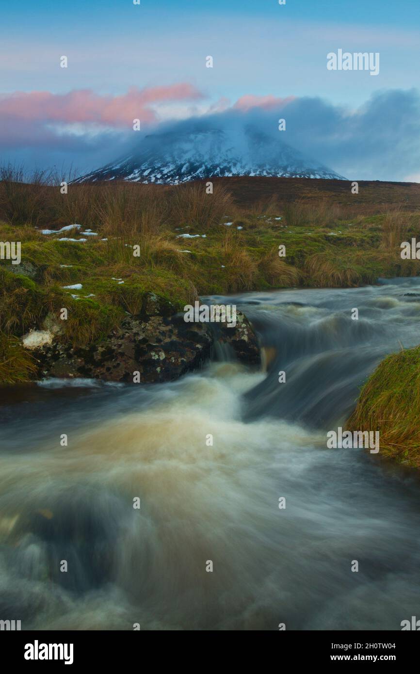 Water rugged landscape mountain hi-res stock photography and images - Alamy