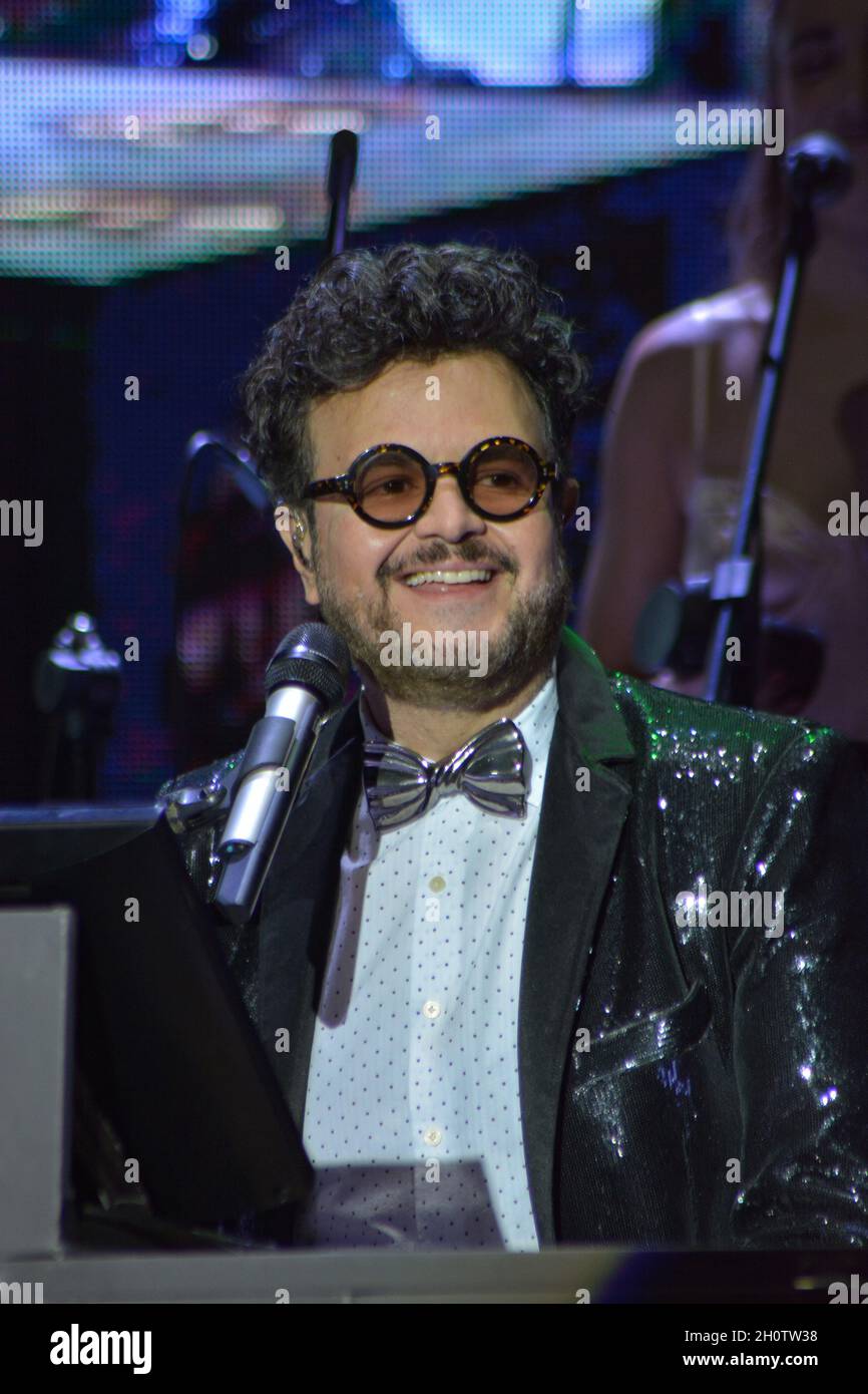 Non Exclusive: MEXICO CITY, MEXICO - OCTOBER 13, 2021: Mexican singer ...