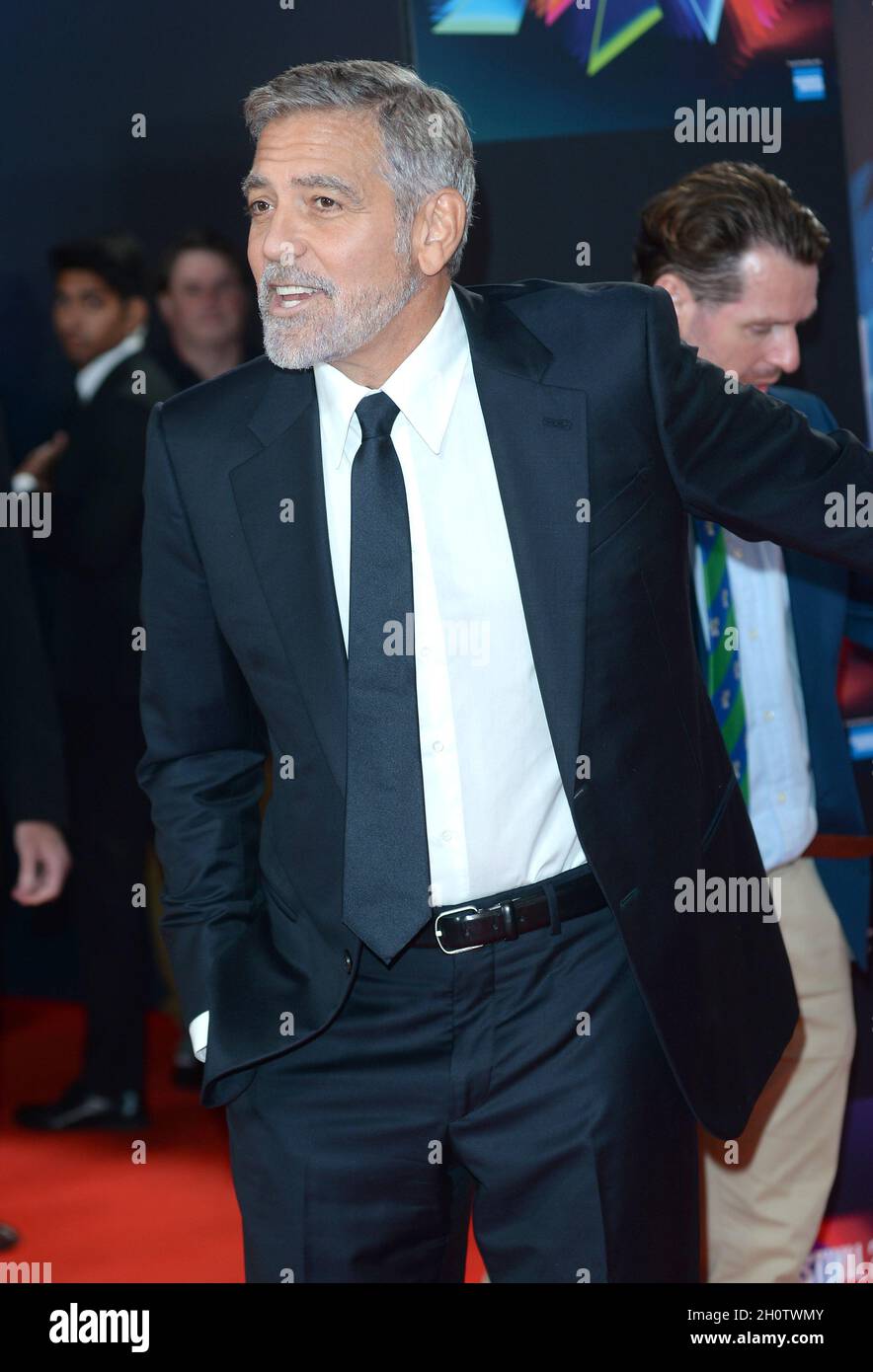 George clooney beard suit hi-res stock photography and images - Alamy