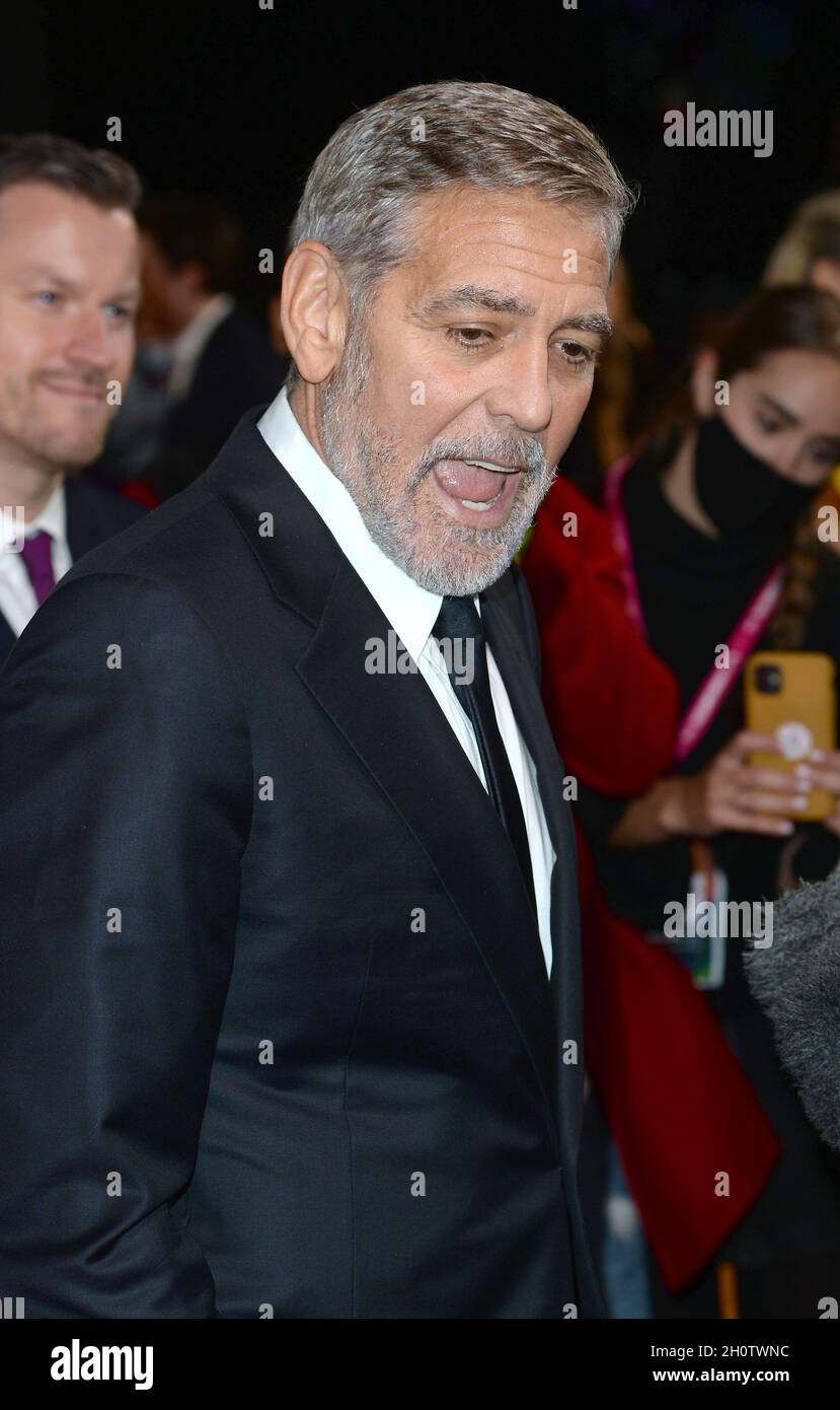 George clooney beard suit hi-res stock photography and images - Alamy