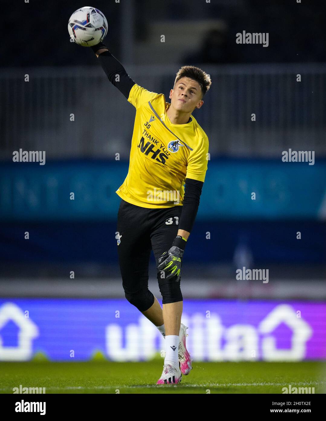 Bristol, UK. 13th Oct, 2021. Goalkeeper Jed Ward of Bristol Rovers pre ...