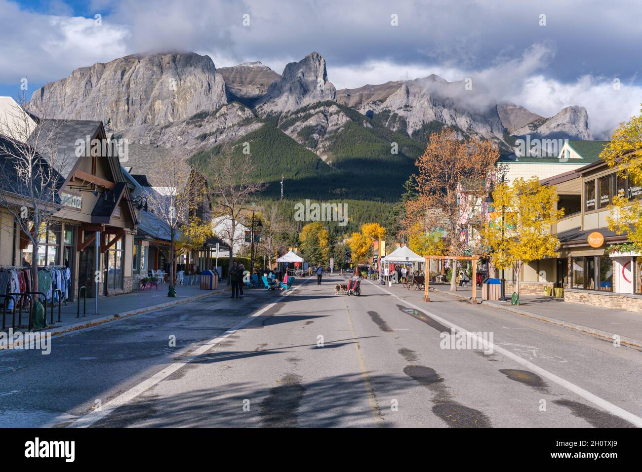 Canmore, Alberta, Canada - 28 September 2021: The town of Canmore in ...