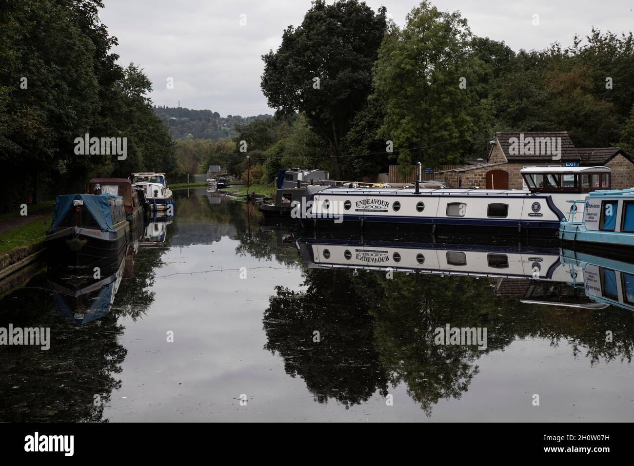 Narrow boats and canal barges moored at Shepley Bridge Marina on the ...