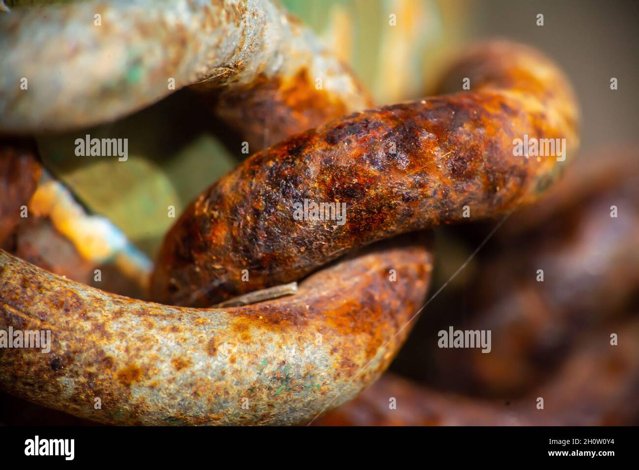 Old chain with a broken link hi-res stock photography and images - Alamy