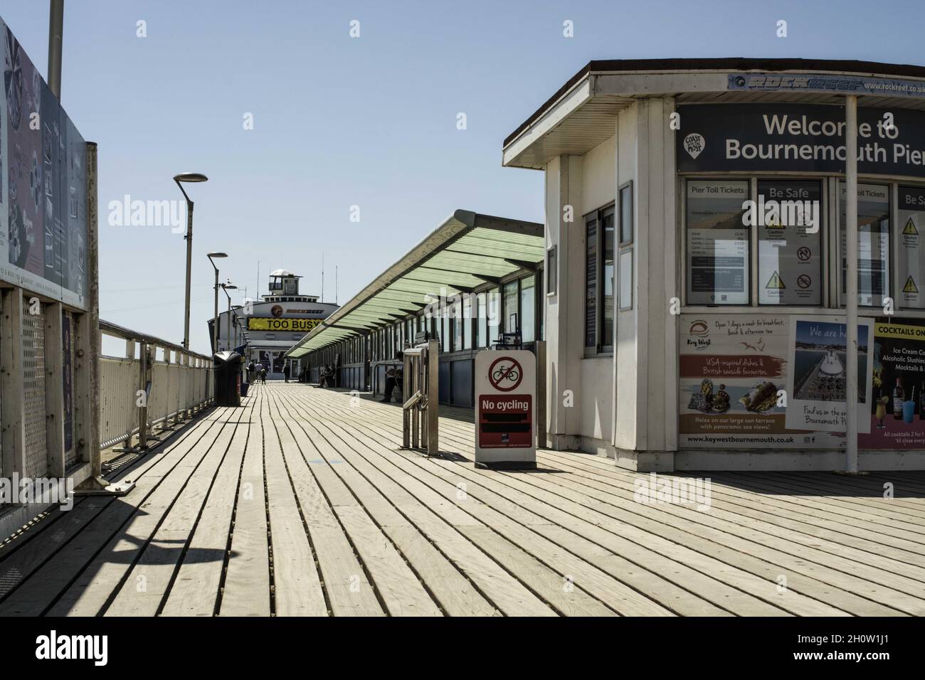 Empty beach promenade hi-res stock photography and images - Alamy