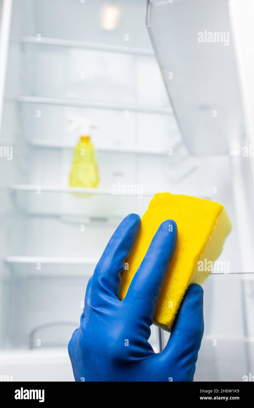 Empty fridge hand hi-res stock photography and images - Alamy
