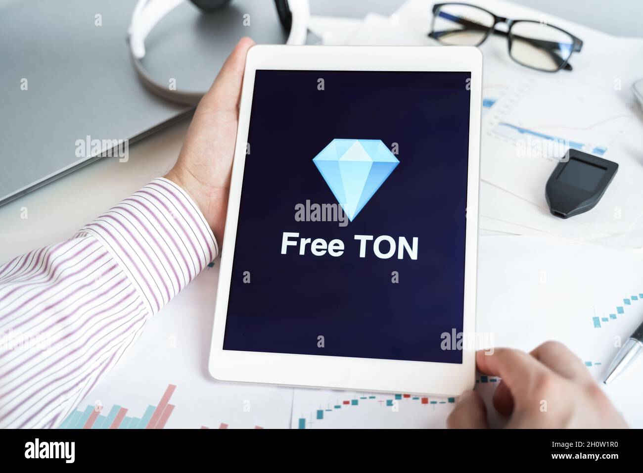 Ton logo hi-res stock photography and images - Alamy