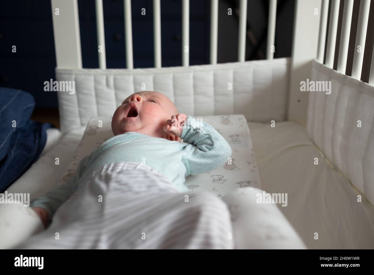 Baby yawn hi-res stock photography and images - Alamy