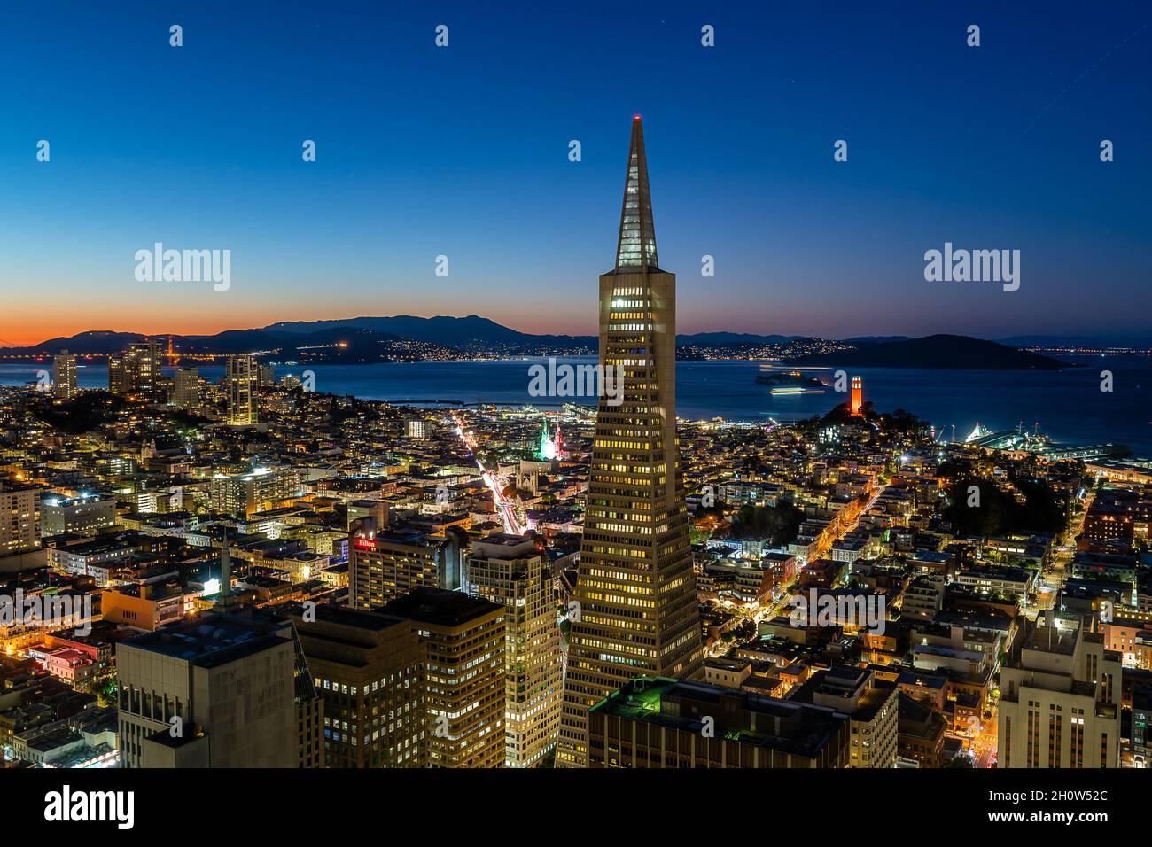 Downtown san francisco twilight hi-res stock photography and images - Alamy