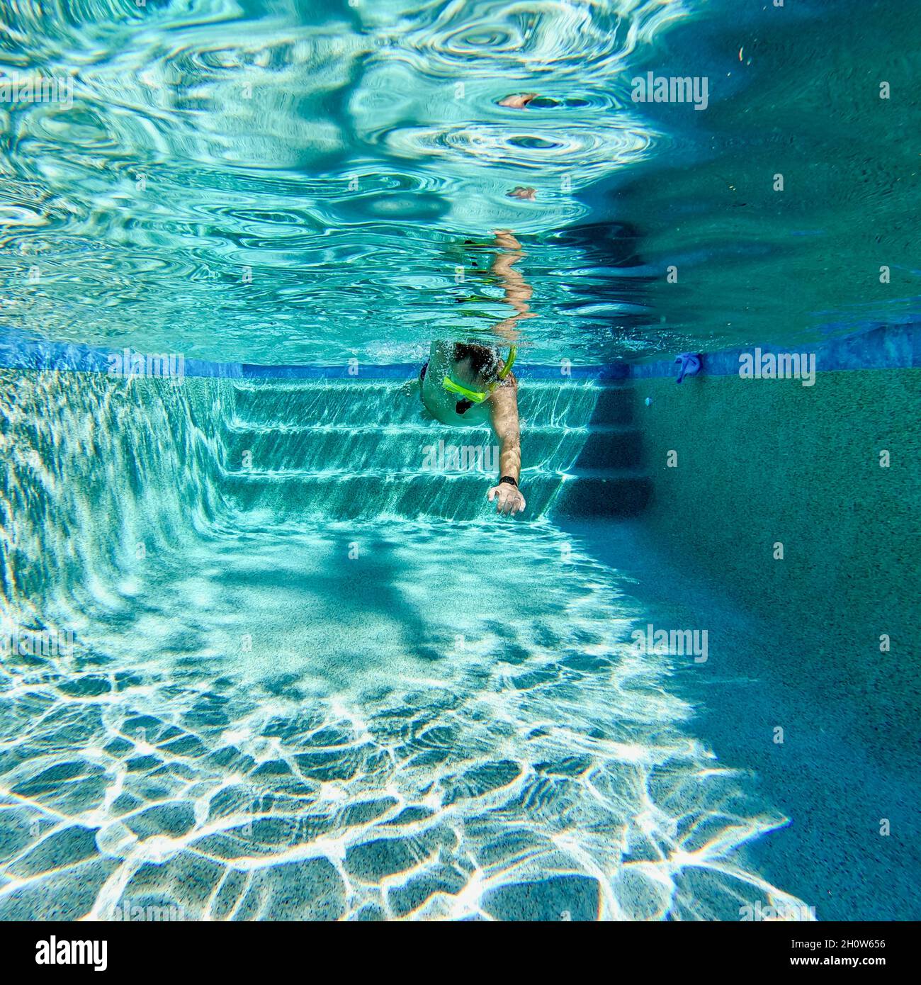 Swimmer underwater freestyle hi-res stock photography and images - Alamy