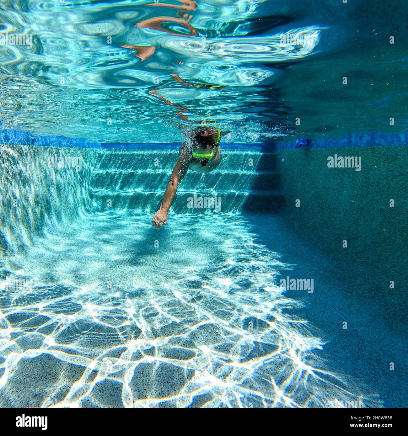 Swimmer underwater freestyle hi-res stock photography and images - Alamy
