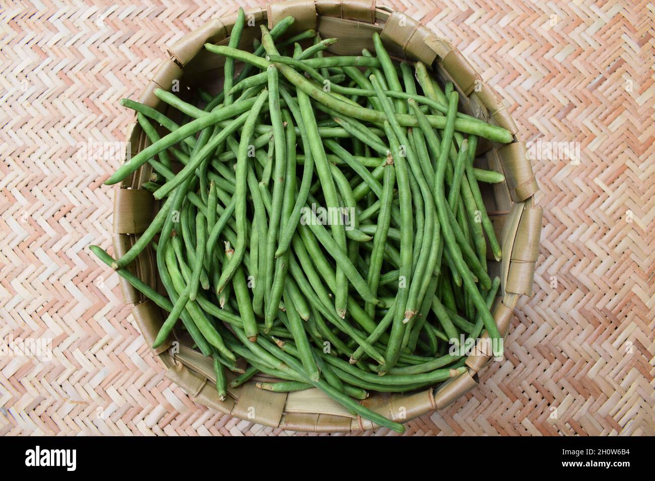 Yard long beans hi-res stock photography and images - Alamy