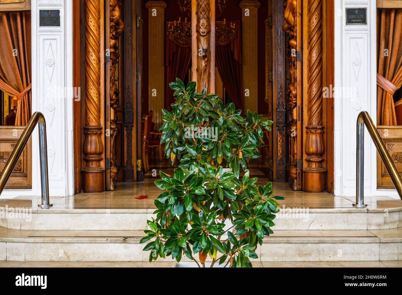 entrance to the vintage reception of the hotel Stock Photo - Alamy