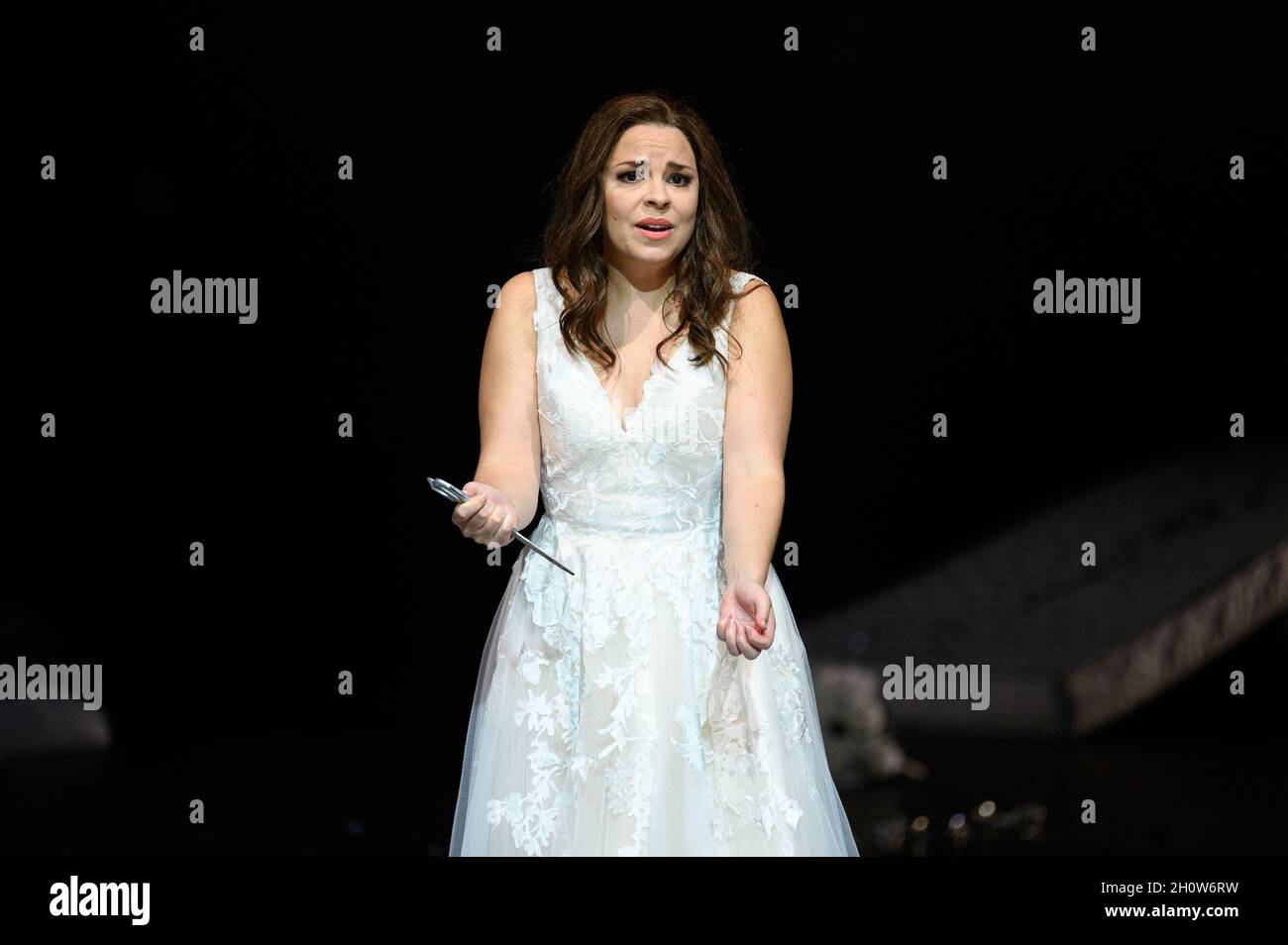 Hamburg, Germany. 14th Oct, 2021. Tuuli Takala (Konstanze) is on stage ...