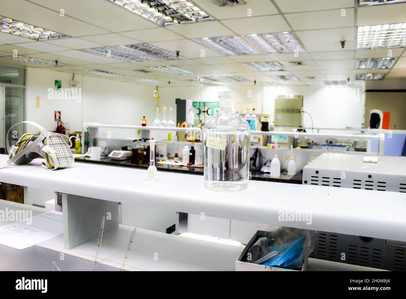 Interior of a laboratory full of apparatus and equipment Stock Photo ...