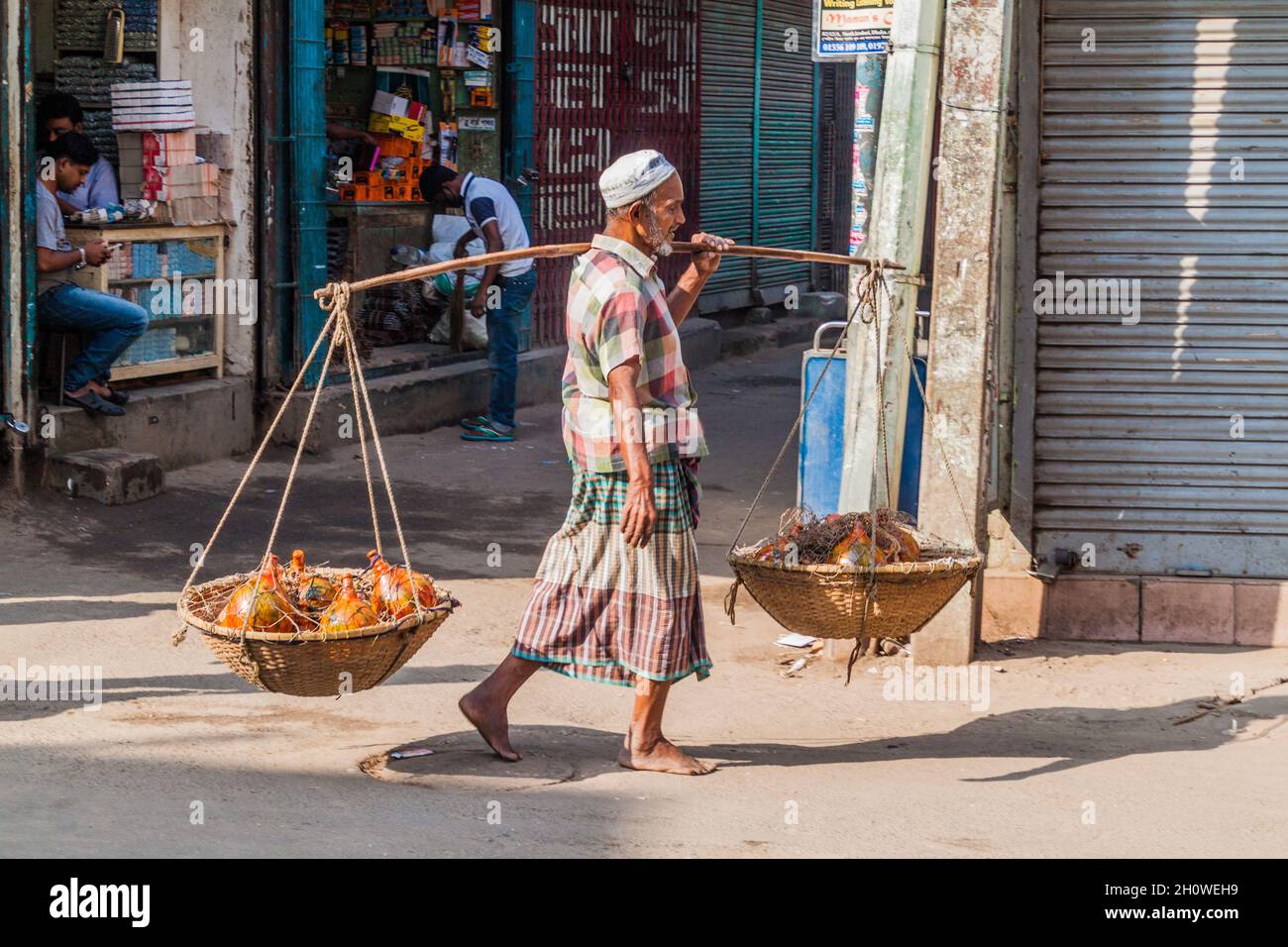 Asian carrying pole hi-res stock photography and images - Alamy