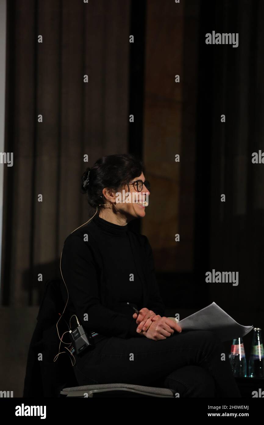 Esther Hirsch, Kantorin in der Synagoge Sukkat Schalom in Berlin bei ...