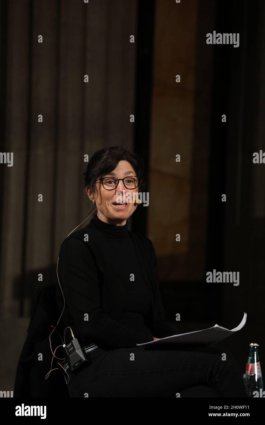 Esther Hirsch, Kantorin in der Synagoge Sukkat Schalom in Berlin bei ...