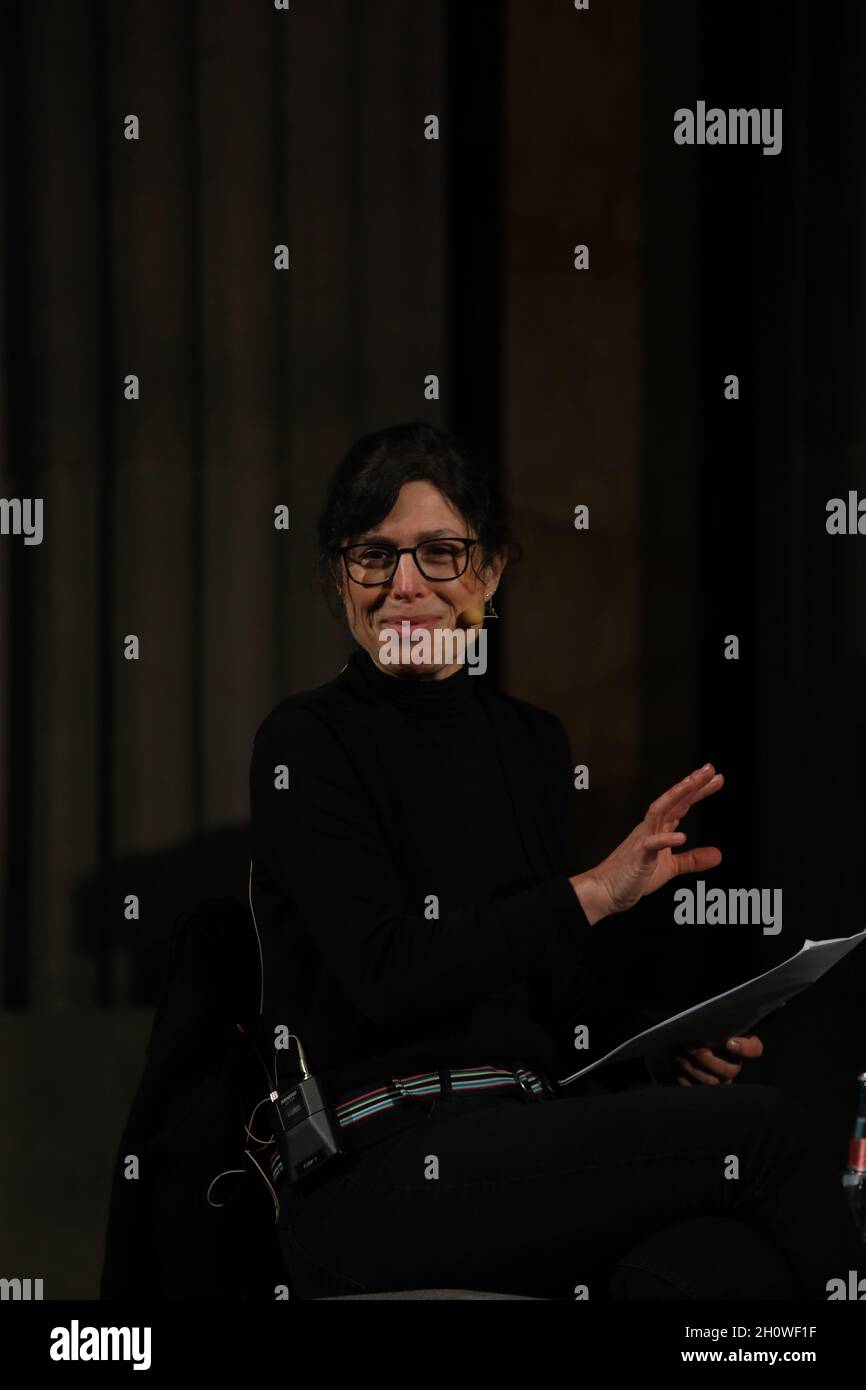 Esther Hirsch, Kantorin in der Synagoge Sukkat Schalom in Berlin bei ...