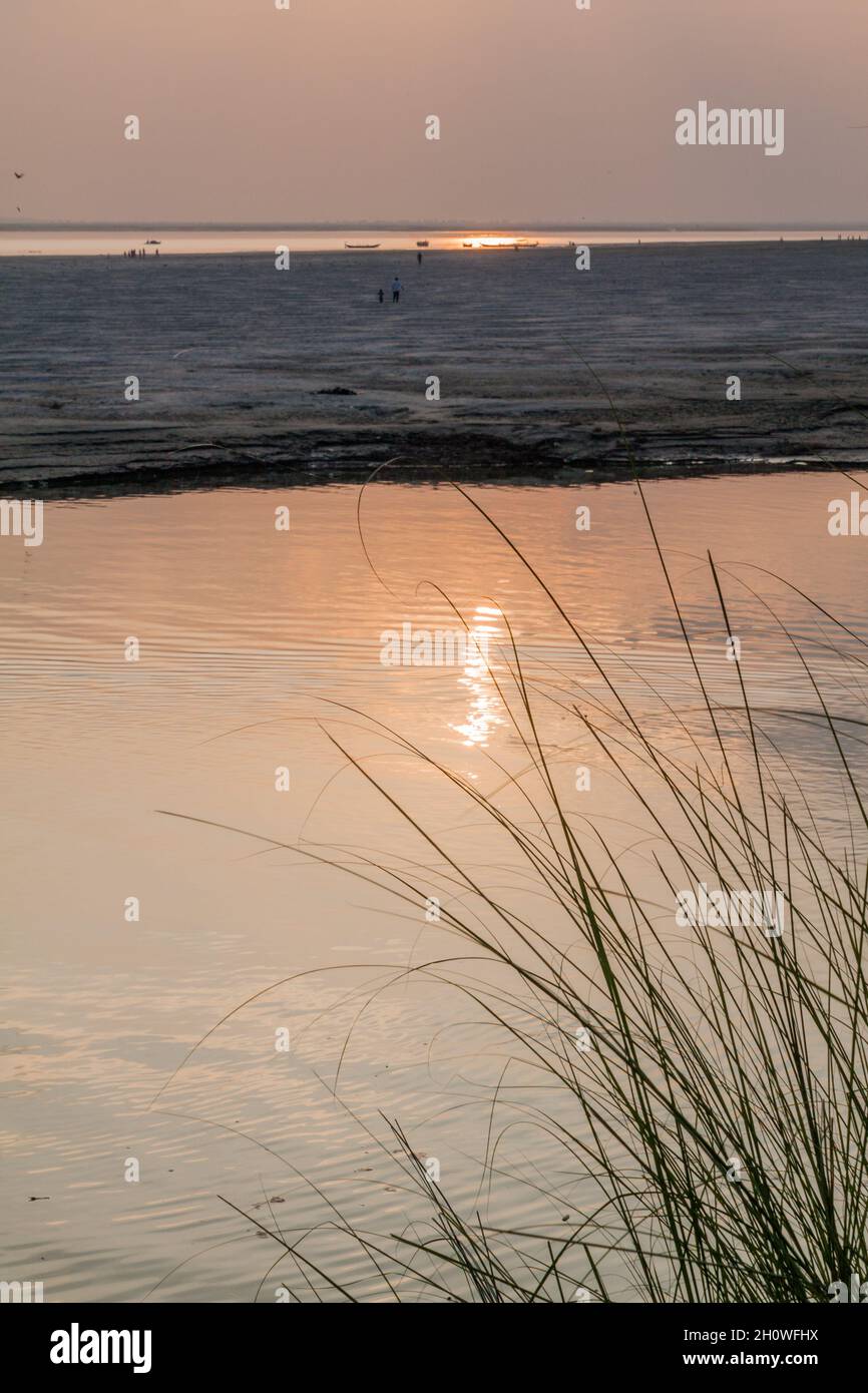 Sunset on Padma river in Rajshahi, Bangladesh Stock Photo - Alamy