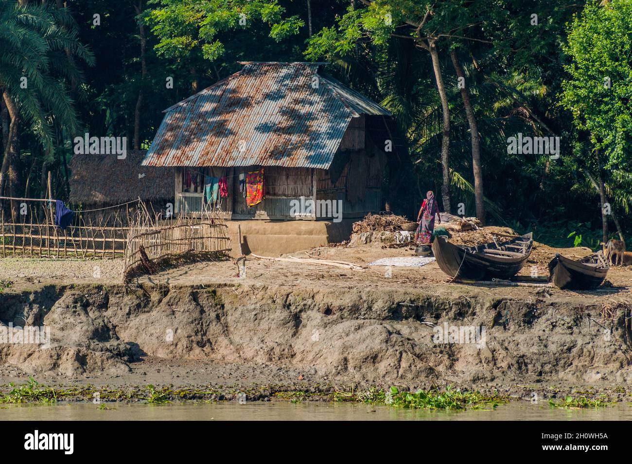 Riverside village river bangladesh hi-res stock photography and images ...