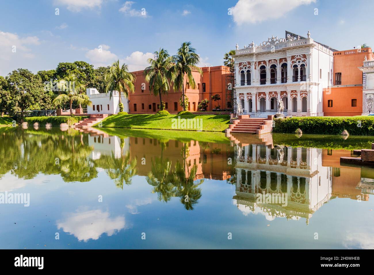 Sadarbari Sardar Bari Rajbari palace, Folk Arts Museum in Sonargaon ...