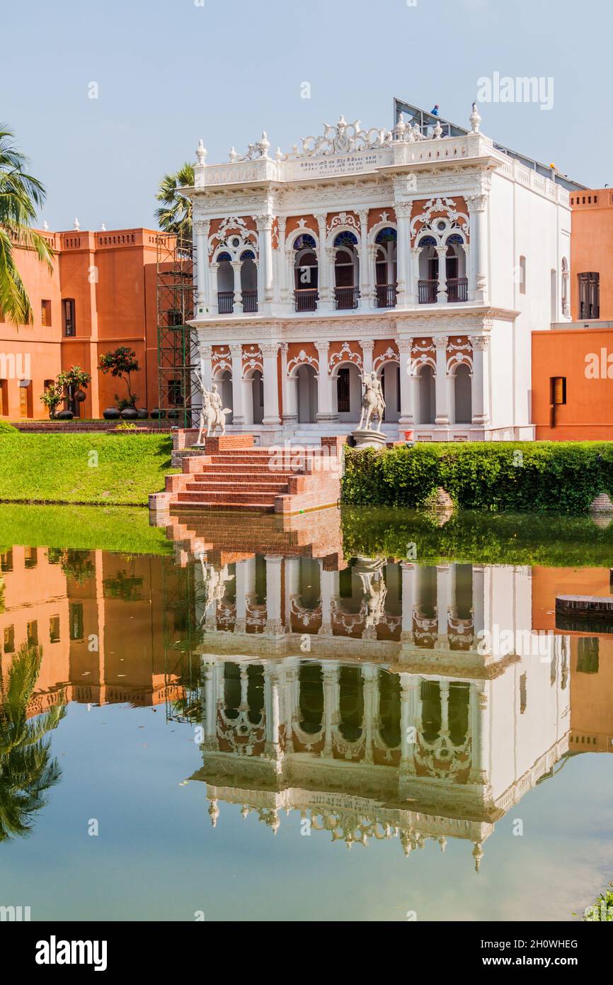 Sadarbari Sardar Bari Rajbari palace, Folk Arts Museum in Sonargaon ...