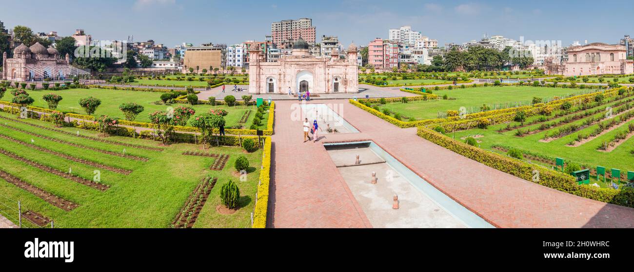 DHAKA, BANGLADESH - NOVEMBER 22, 2016: Mausoleum of Pari Bibi and ...