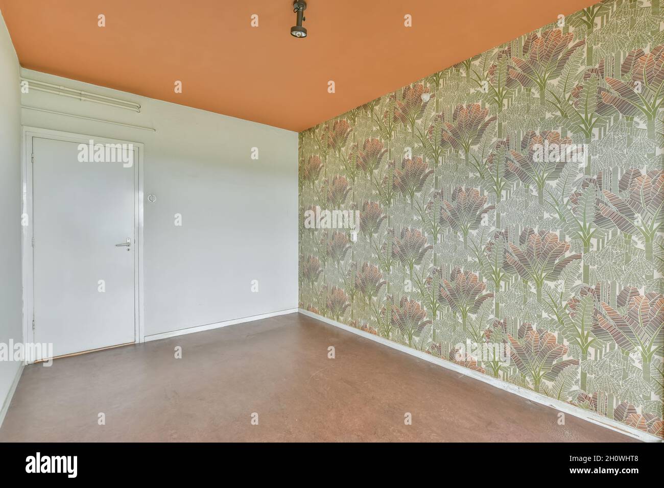 Empty laminated room with no furniture and windows Stock Photo - Alamy