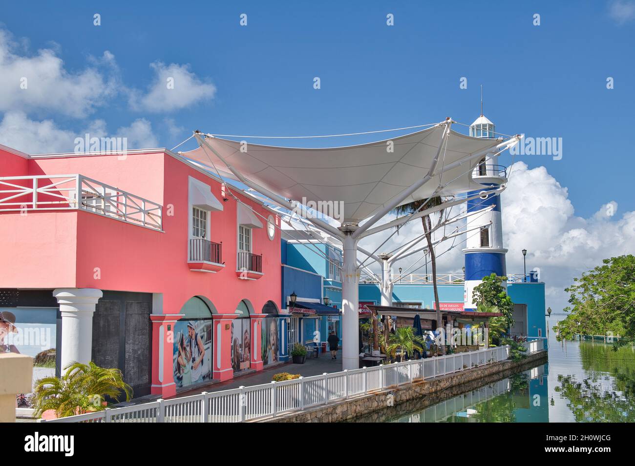 Shopping mall cancun quintana roo hi-res stock photography and images ...