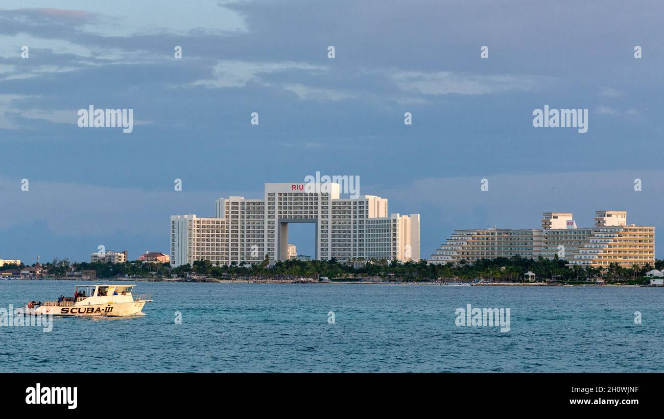 Cancun mexico diving hi-res stock photography and images - Alamy